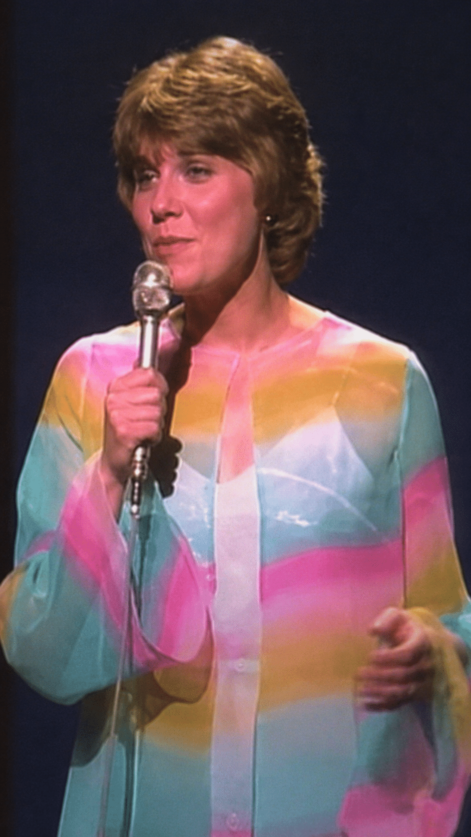 Anne Murray’s “Snowbird” Soars Across Borders, Redefining Pop-Country ...